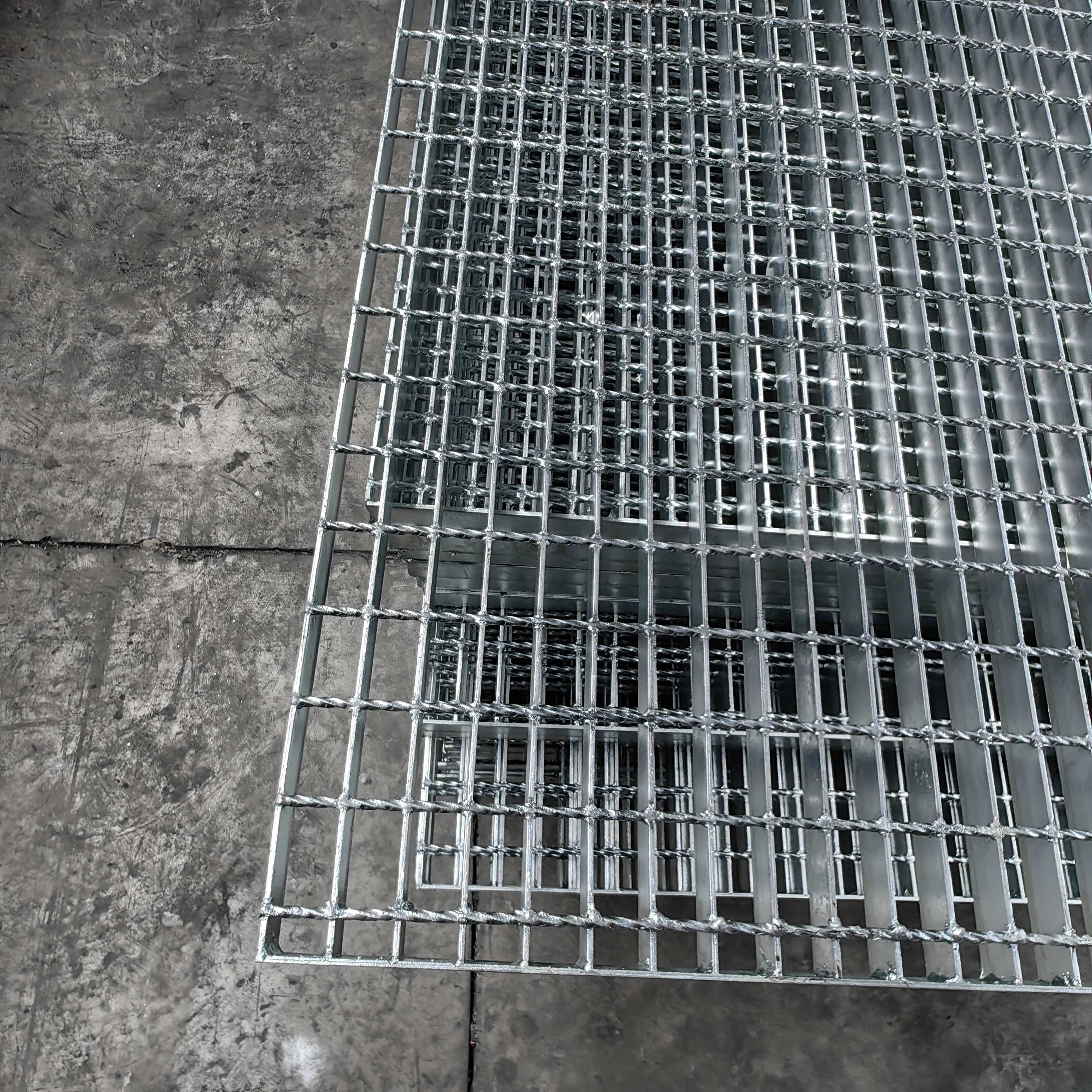 Excellent Corrosion And Weather Resistance Anti Skid Grating / Non Slip ...