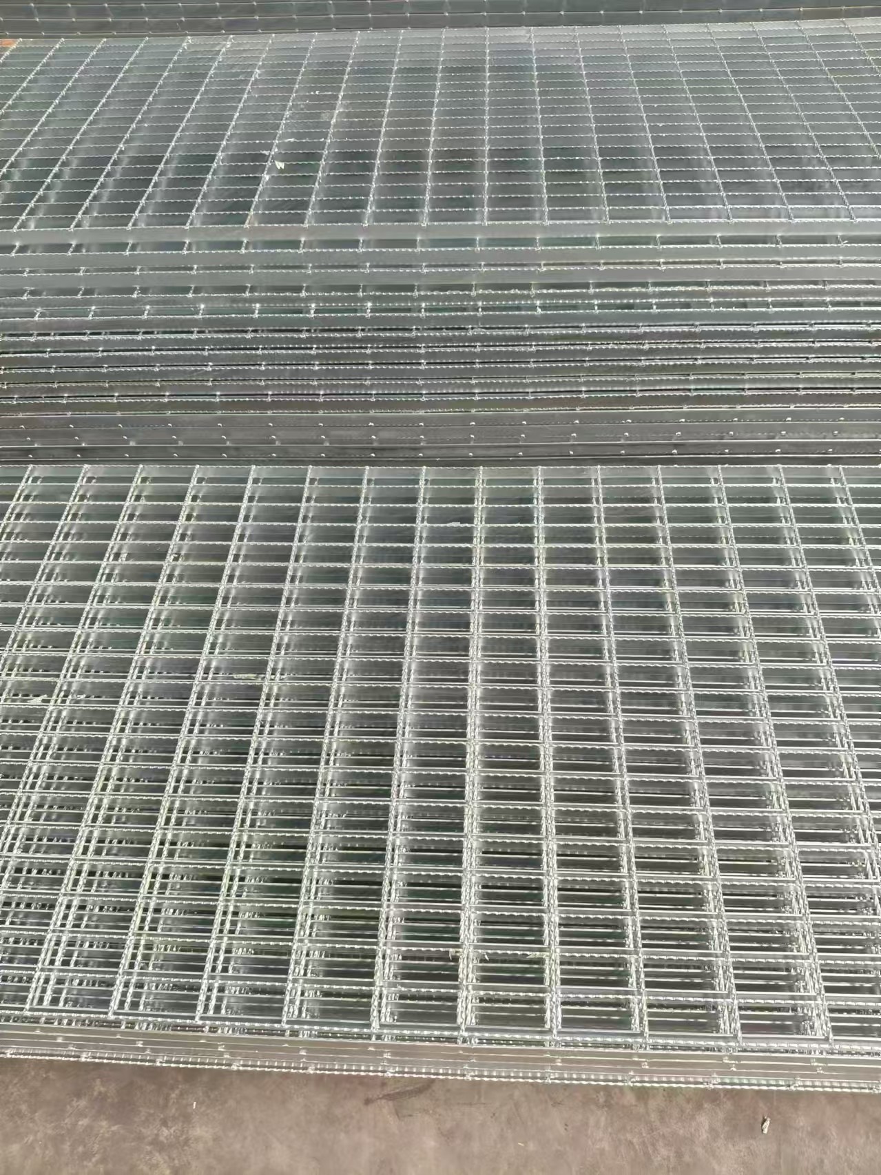 Serrated Bearing Bar Type Mild Steel Grating for Drainage Solutions