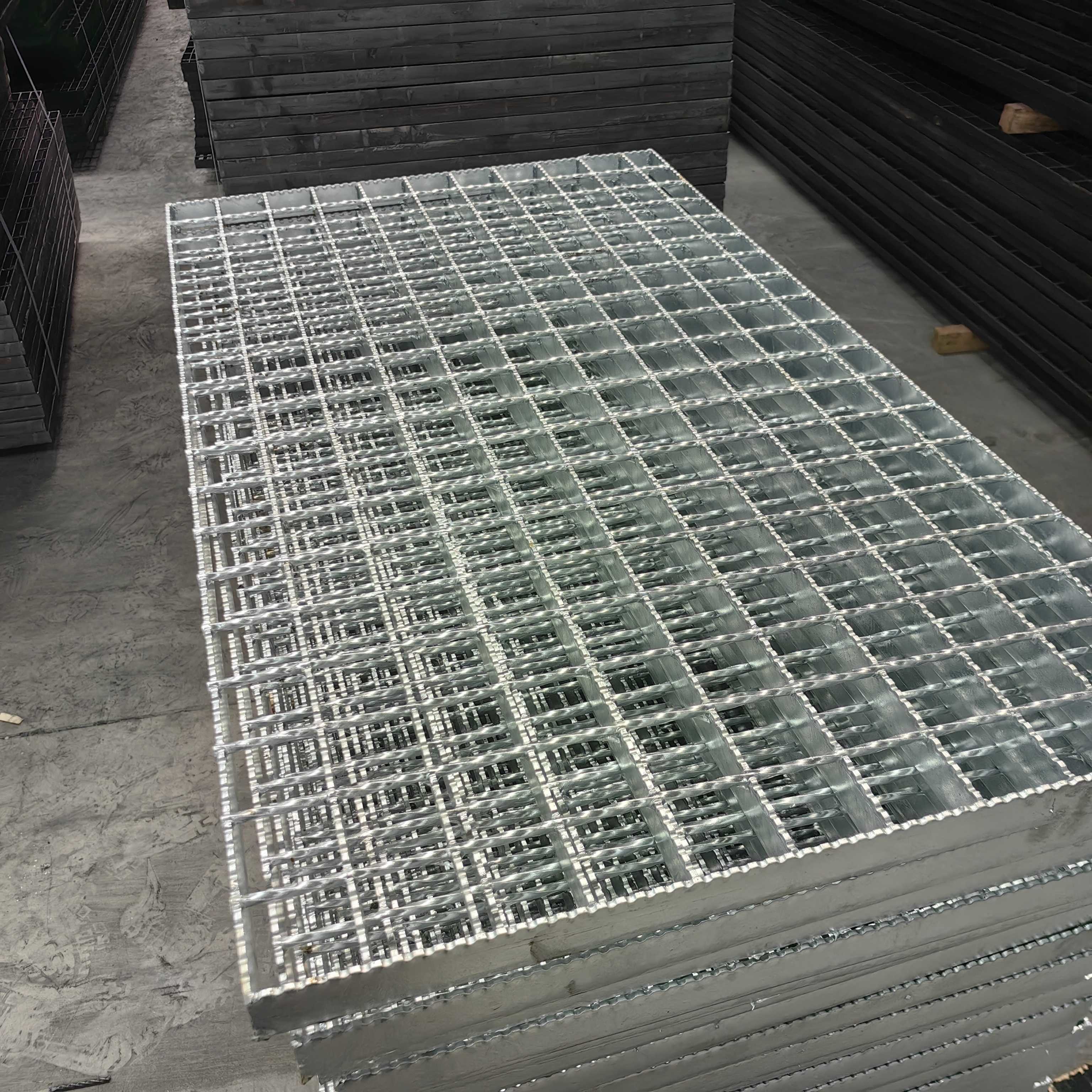 30mm Pitch 30mm Space Bar Grating Mesh / Flat Steel Grating Flat Bar ...