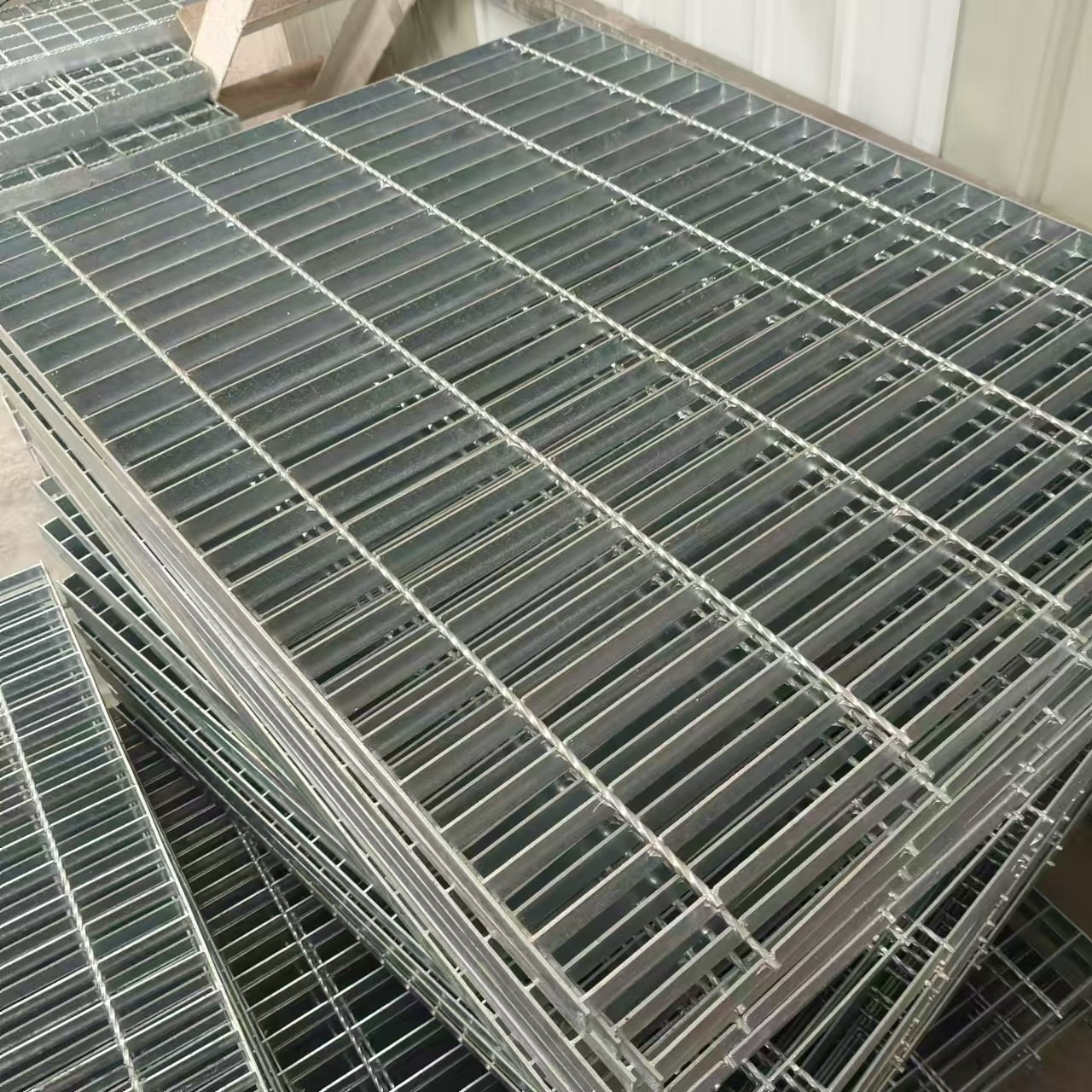 Stylish Steel Grating for Modern Interiors: Enhancing the Aesthetic of ...