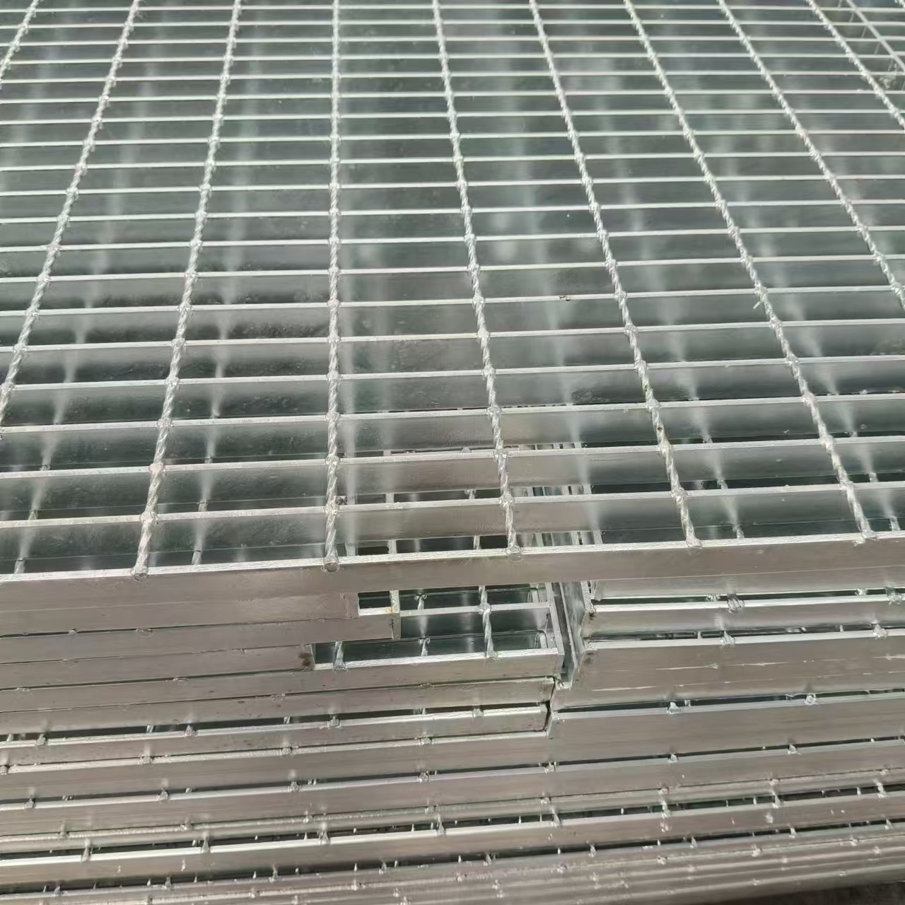 Stylish Steel Grating for Modern Interiors: Enhancing the Aesthetic of ...