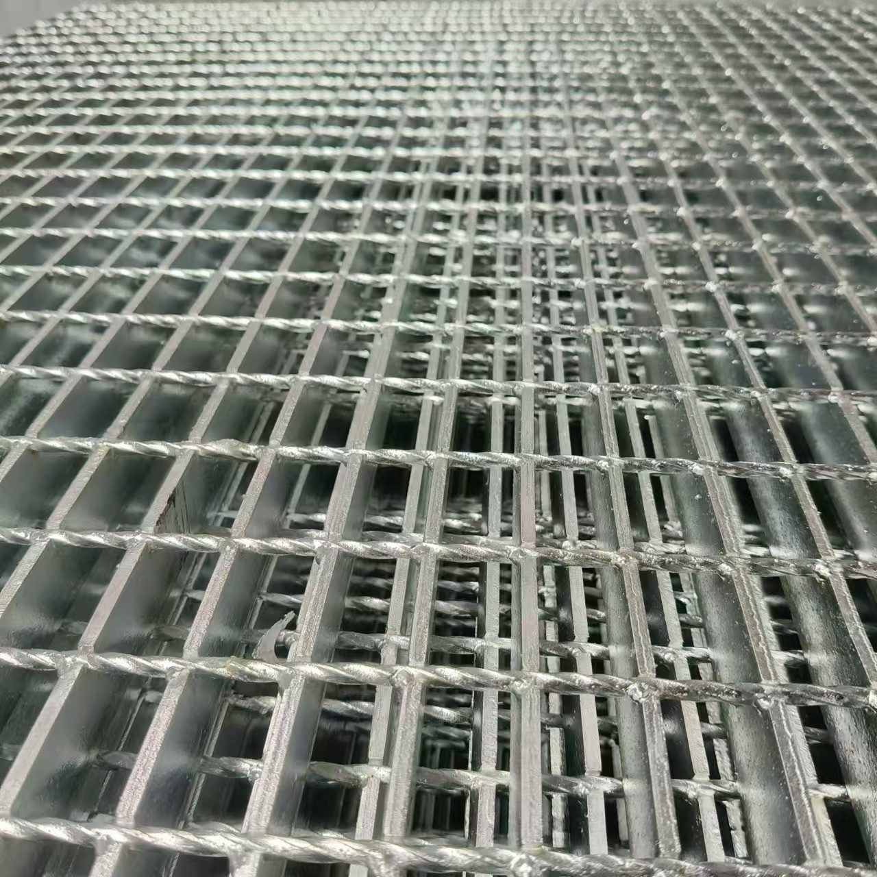 Corrosion-Resistant Steel Grating for Coastal and Offshore Installations