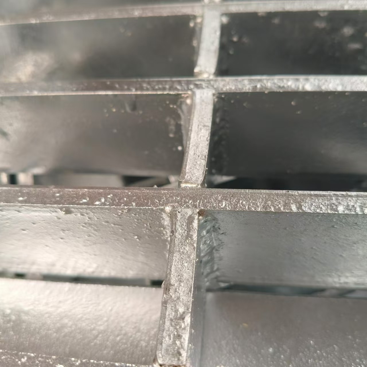 Laser Cutting Heterosexual Steel Grating Various Shapes Bending ...