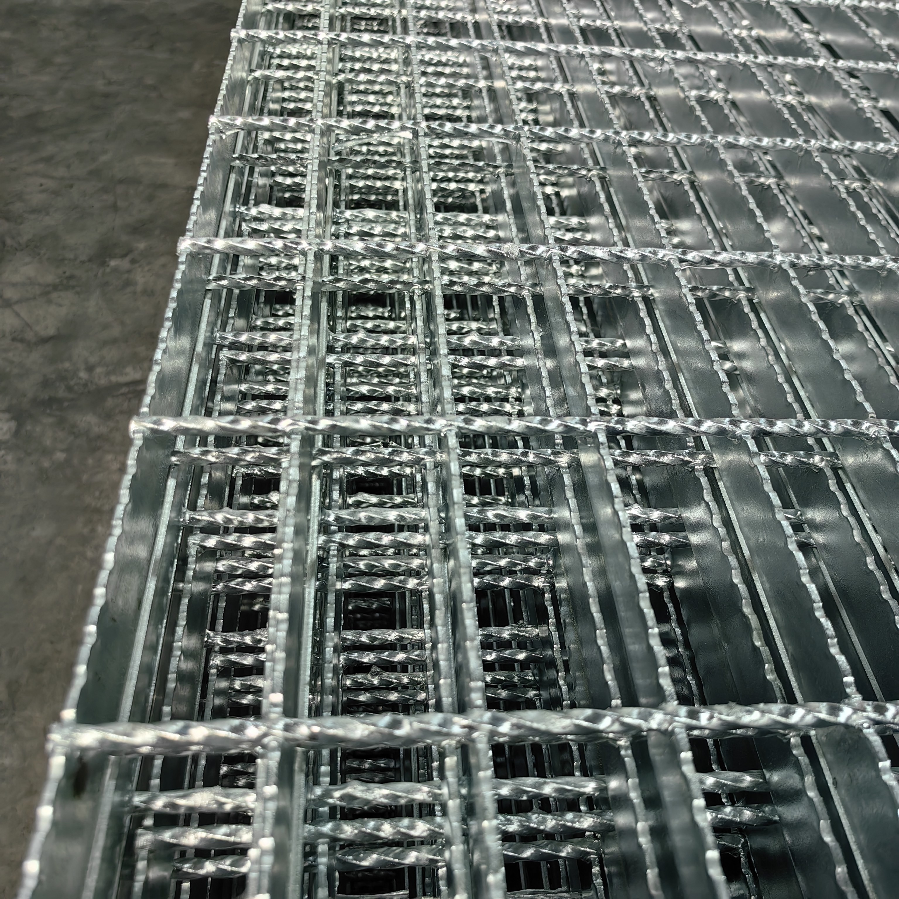 Good Ventilation and Press Welding Process Industrial Steel Grating for ...