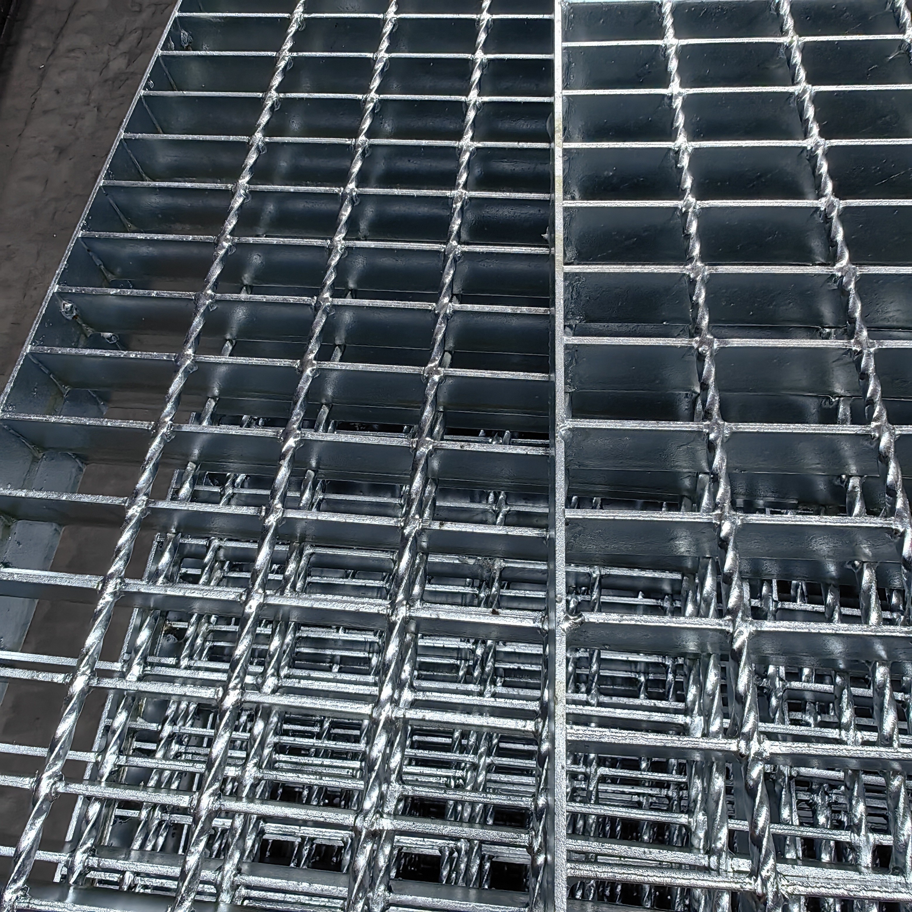 Public Drain Area Industrial Steel Grating With Welded Mesh Technique ...
