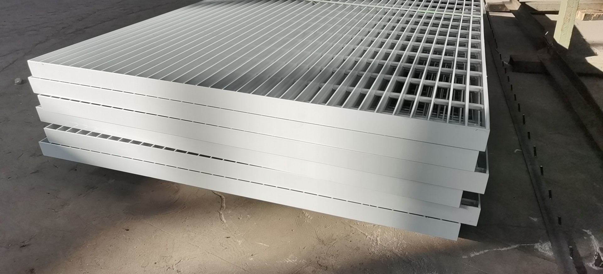 Metal 6063 Press Locked Bar Grating Smooth Surface Plug Plastic ...