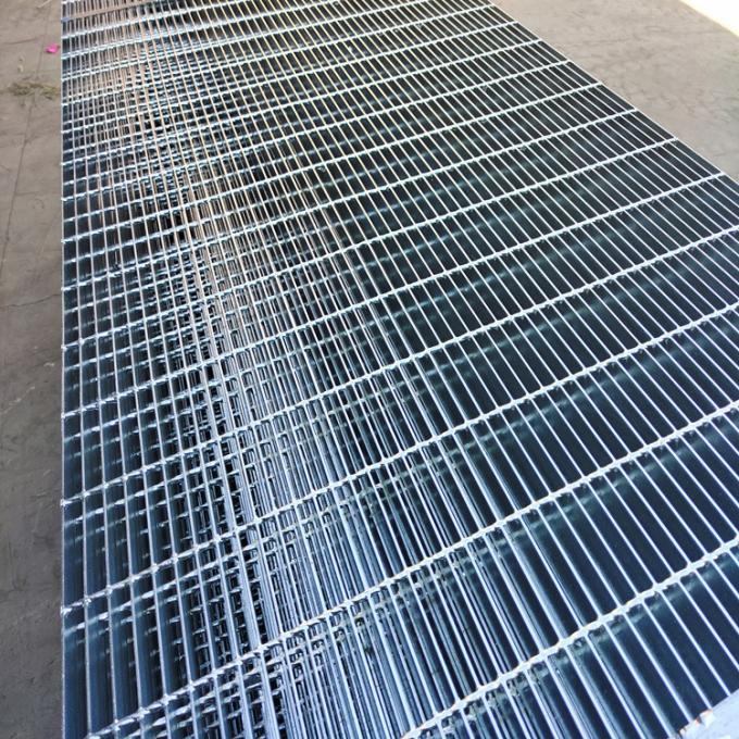 Industrial Workers Galvanized Steel Grating Walkway Maintenance ...