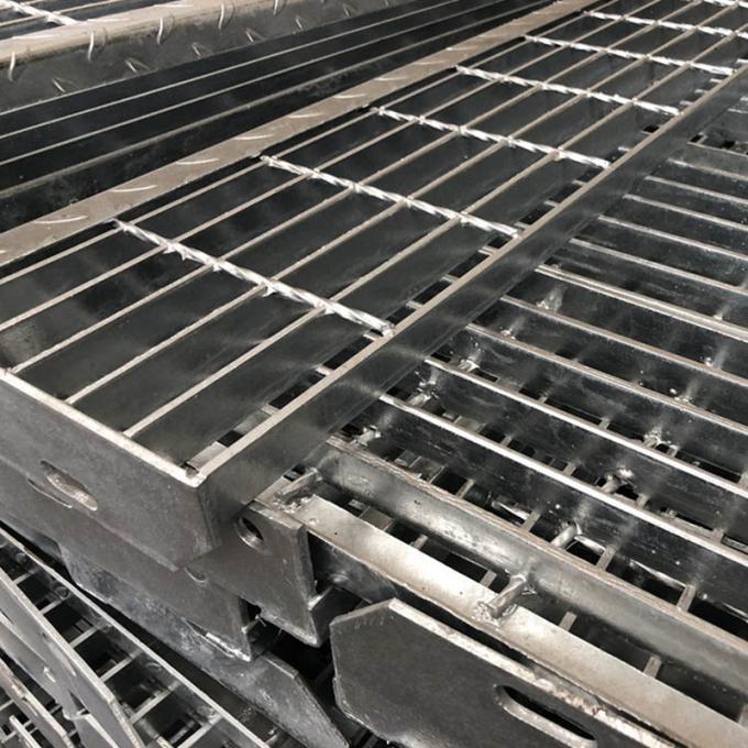 Outdoor Residential Building Steel Stair Treads Grating Metal Welded ...